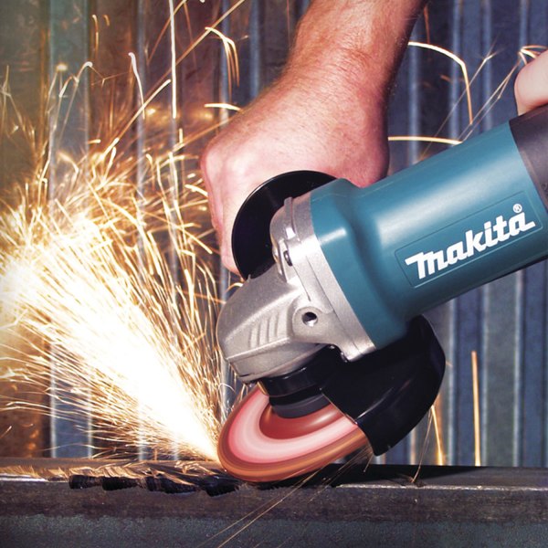 Makita 9557PB 4 1 2 120 V 7.5 A Corded Angle Grinder with AC DC Paddle Switch TOOLSiD
