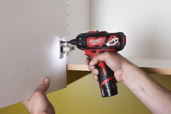 Milwaukee 2406 22 M12 Cordless 12 V Li ion 1.5 Ah Mid Handle Screwdriver Kit TOOLSiD